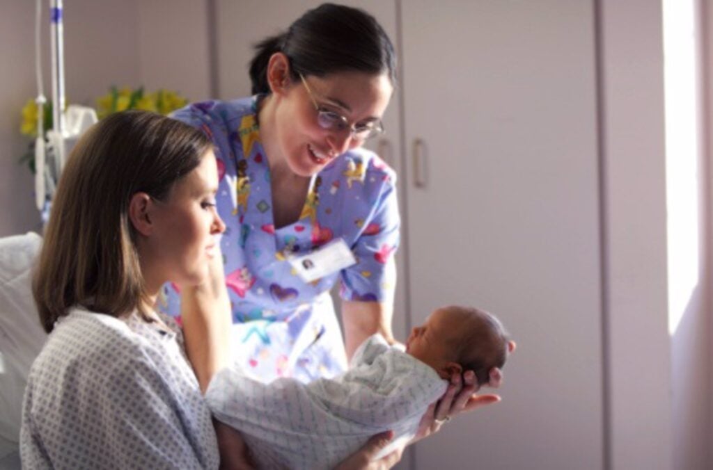 Posparto. La Primera Revisión Con La Matrona - Hacer Familia